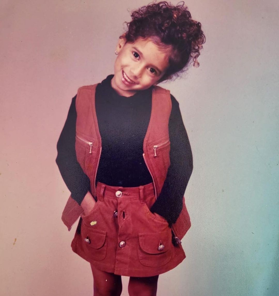 Mãe de Anitta recorda gravidez em post no aniversário de 30 anos da cantora