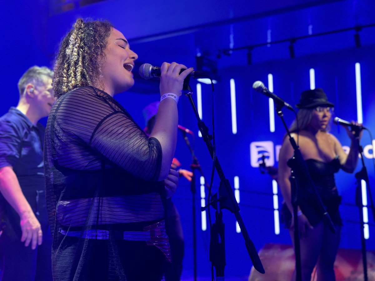 2ª via de RG e CNH, karaokê e tatuagem: nem só de shows vive o The Town ...