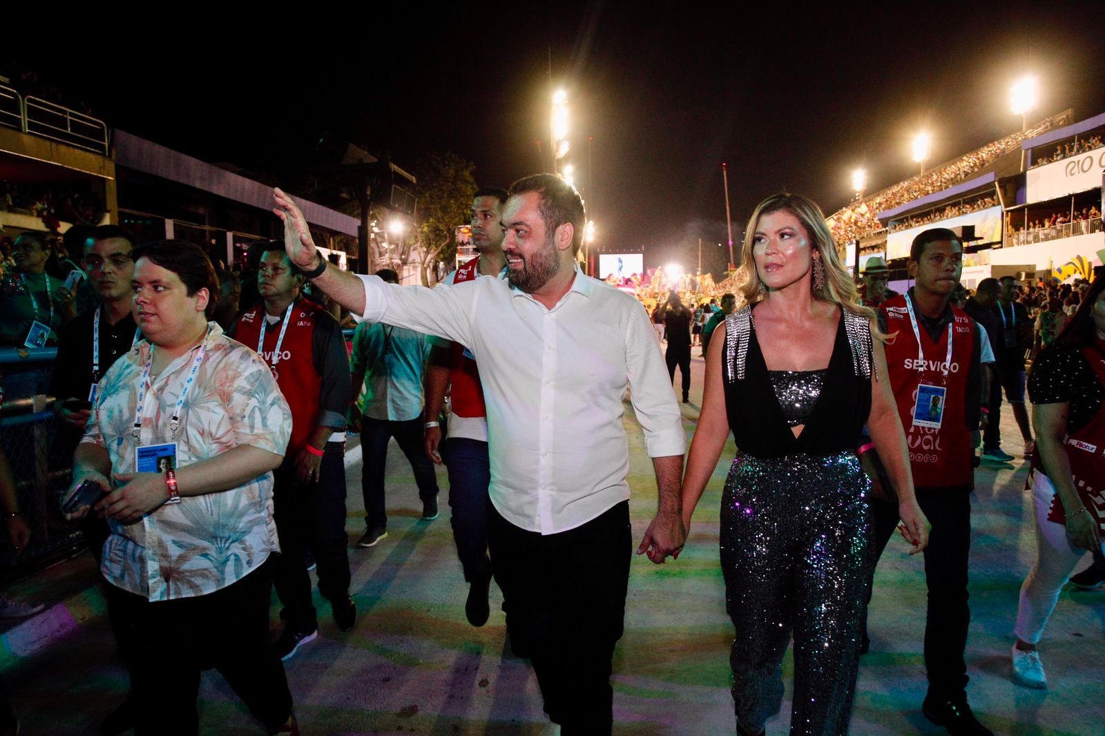 A dias do carnaval, escolas do Rio ainda aguardam os milhões de Cláudio ...