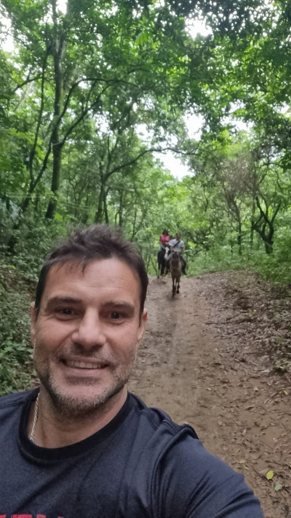Cavalgadas em trilhas, cachoeiras e até na praia: veja os novos ...