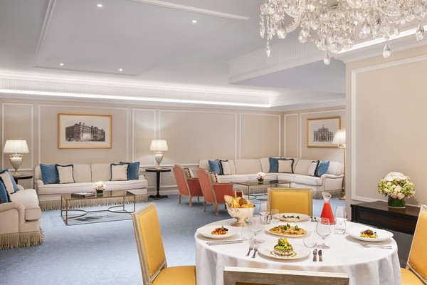 Piscina de borda infinita, jacuzzi e restaurantes de luxo: conheça o ...