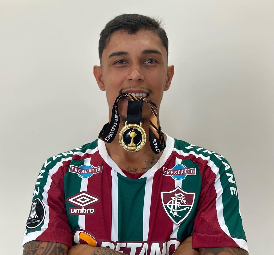 Vitor Mendes, que rescindiu com o Fluminense por envolvimento em ...