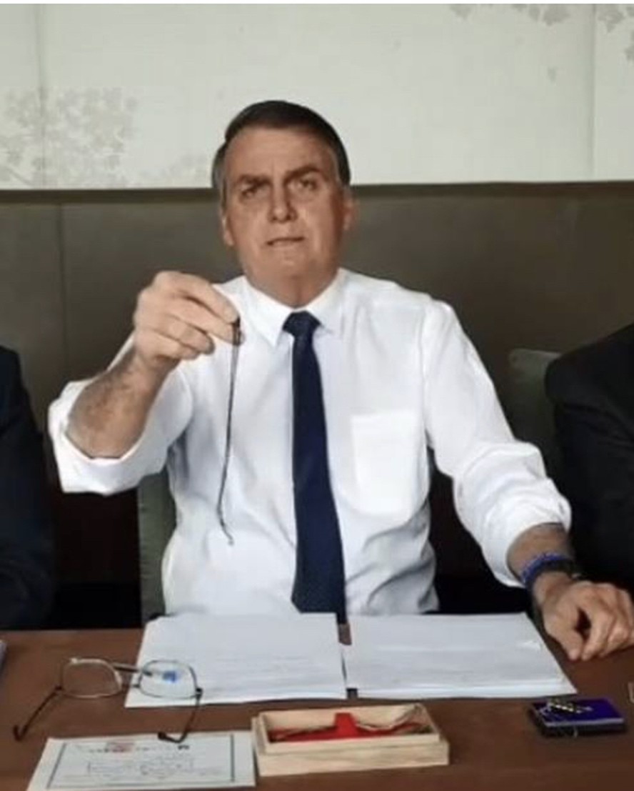 A única vez que Bolsonaro declarou suas compras feitas no Exterior