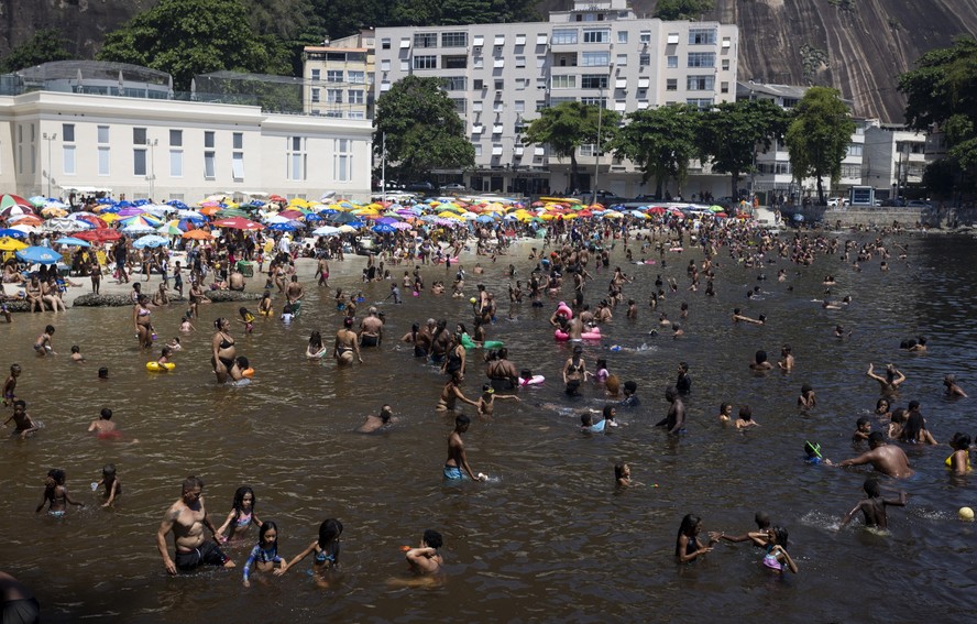 Longe de Copacabana: praias de Botafogo, Urca e Flamengo estão próprias para banho