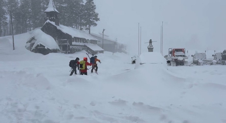Avalanche deixa nove esquiadores desaparecidos na Califórnia; clima ...