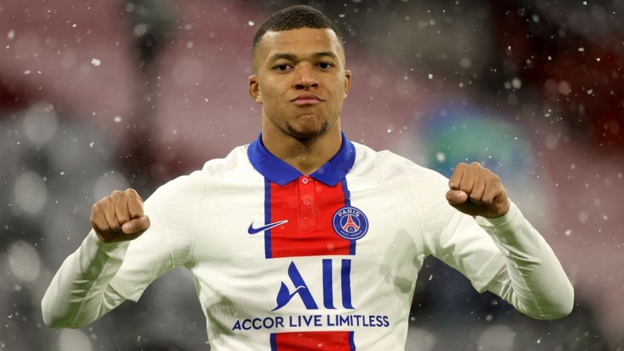 Mbappé mora em mansão peculiar e coleciona carros de luxo sem saber ...
