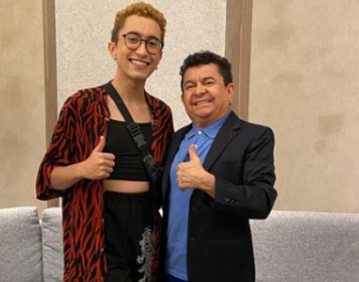 Solimões parabeniza o filho Gabeu, cantor de 'queernejo', por indicação ...