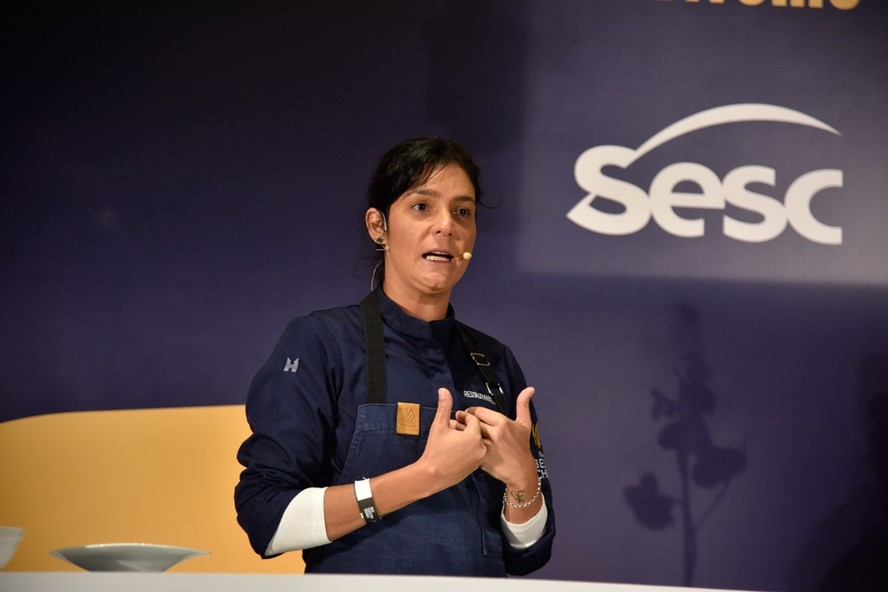 'O cozinheiro tem um papel além da cozinha': Manu Buffara ensinou ...