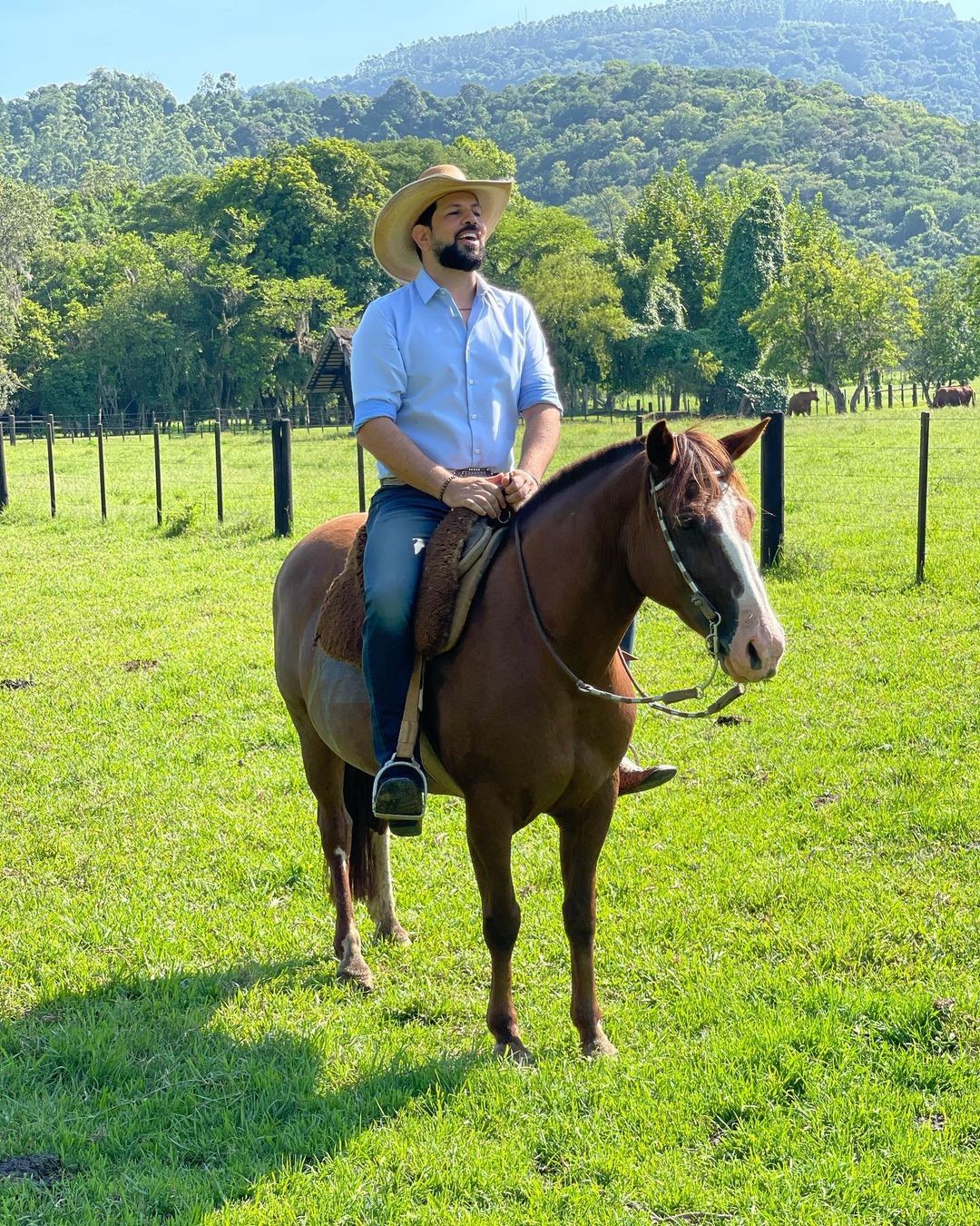 Cantor, compositor e milhões de seguidores: quem é Enzo Rabelo, filho ...