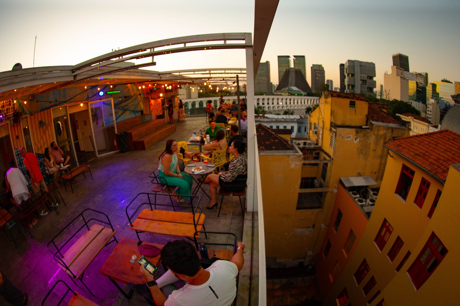 Os melhores rooftops do Rio de Janeiro para curtir vista, música e bons ...