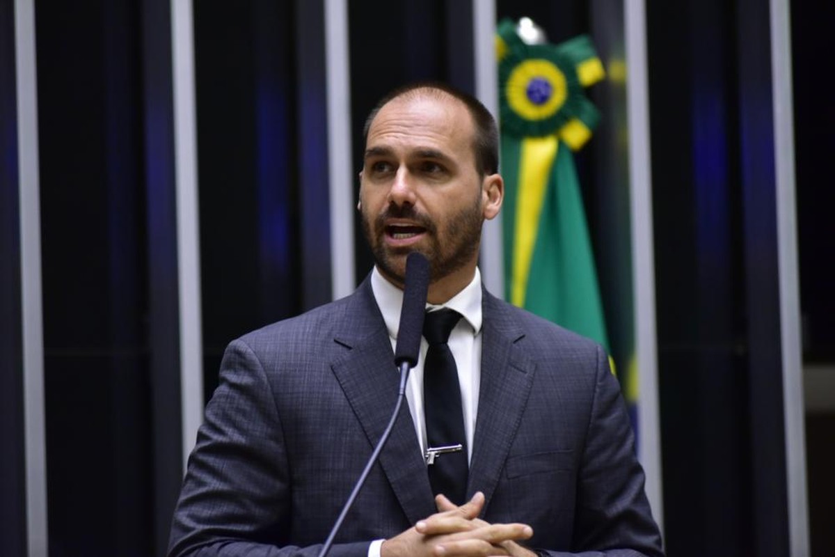 Eduardo Bolsonaro deixou o Brasil há 19 dias para ir aos Estados Unidos