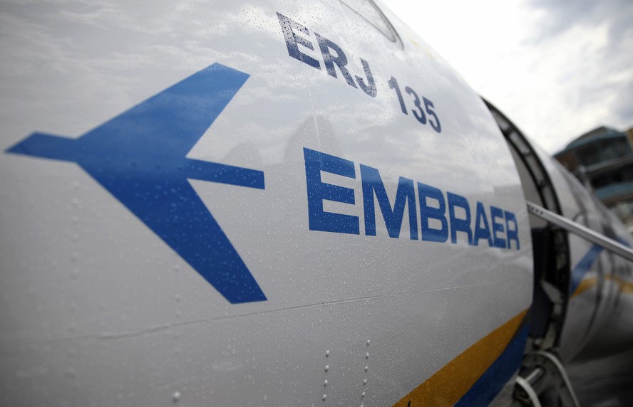 Tarifaço de Donald Trump impacta exportações da Embraer, e lucro em ...
