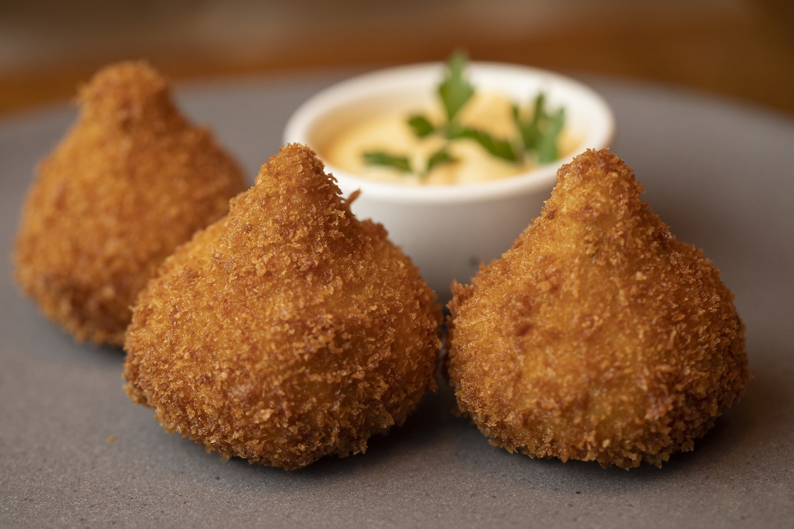 Coxinha além do frango: conheça versões diferentonas do aclamado salgado