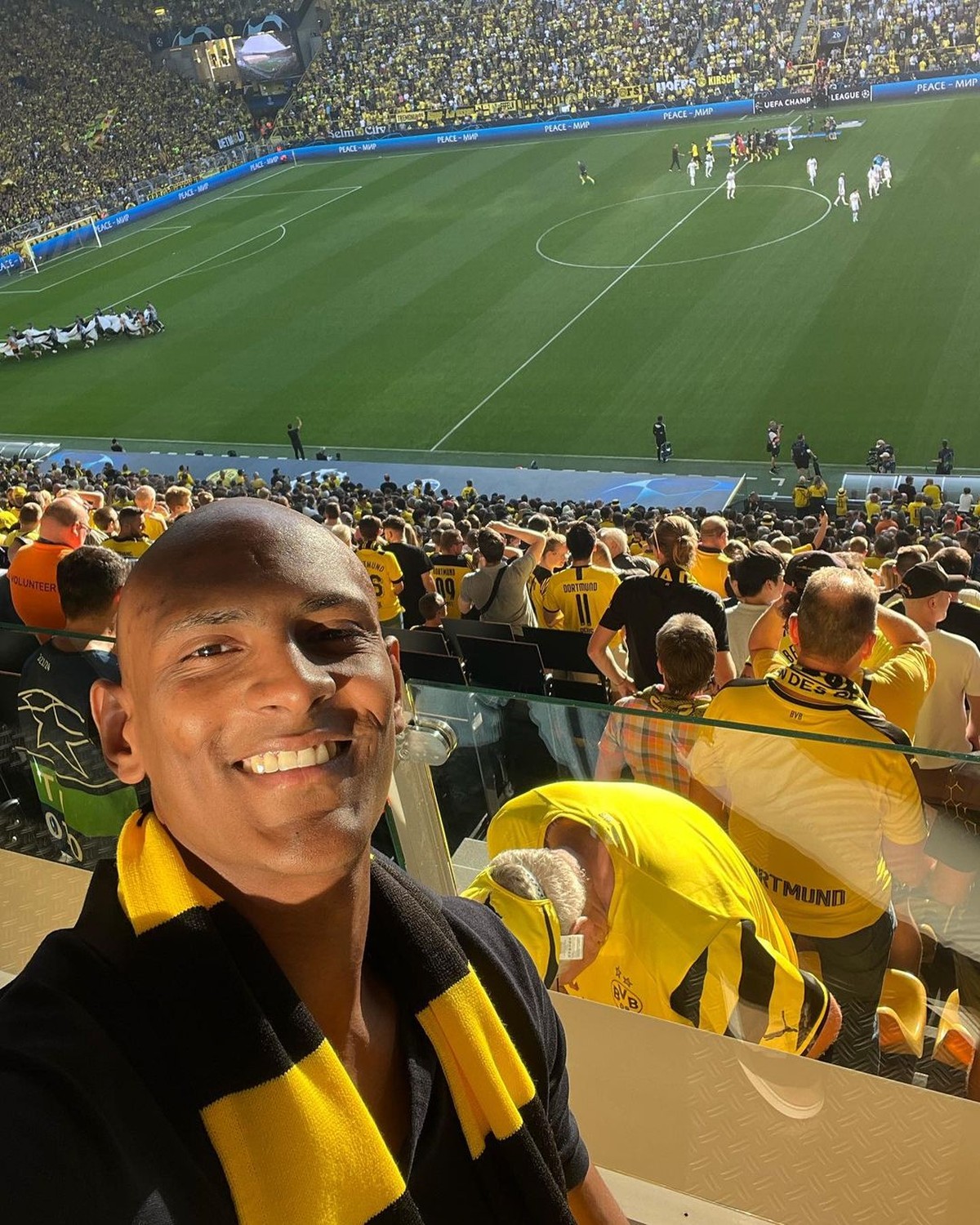 Vencendo batalha contra o câncer, atacante Haller deve voltar a treinar ...