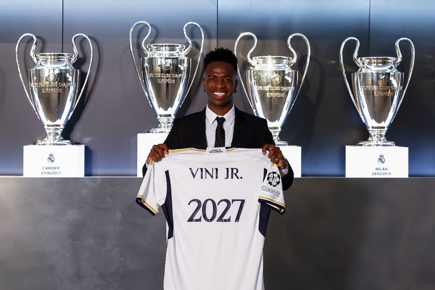 Real Madrid anuncia renovação de contrato com Vinícius Júnior até 2027