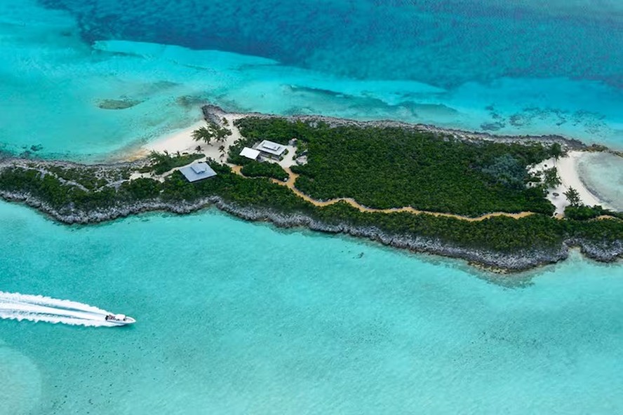Conheça ilha privada de Johnny Depp nas Bahamas, com seis praias ...