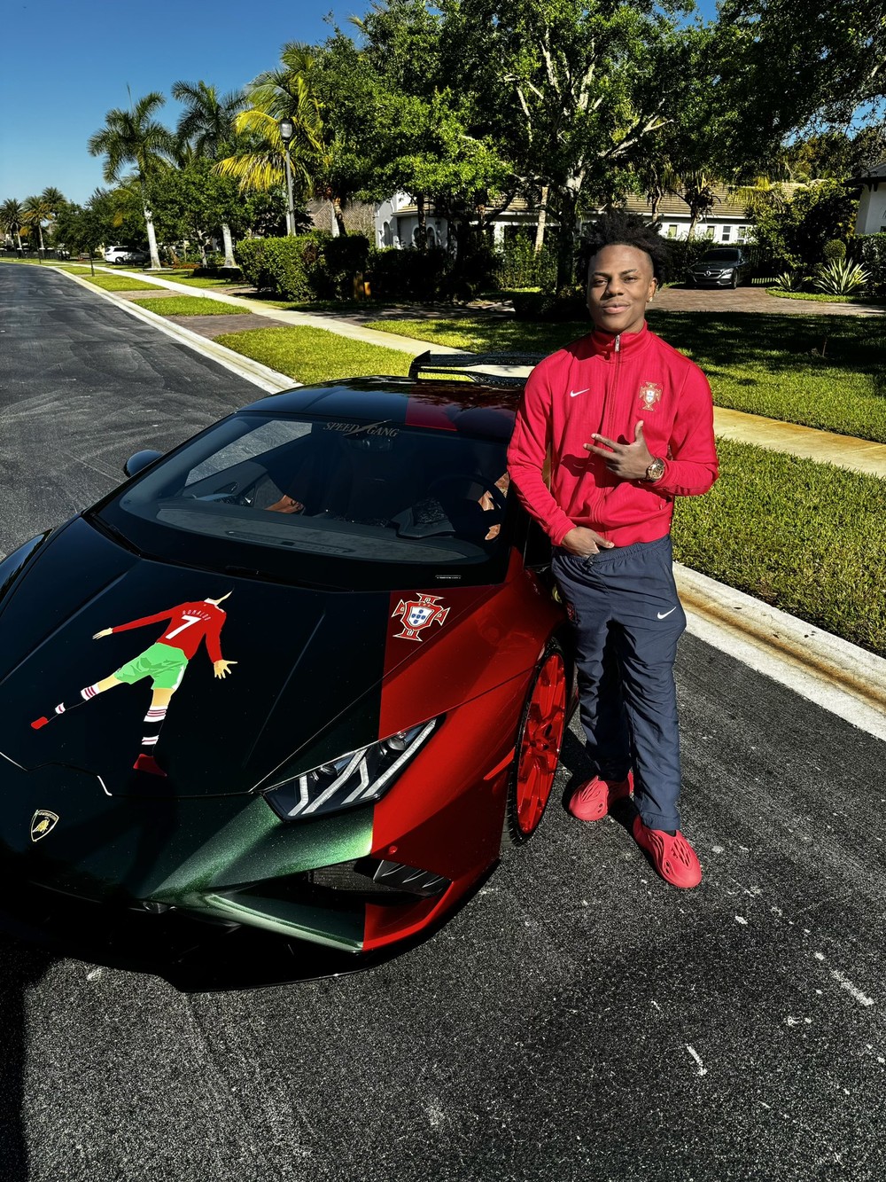 Influencer Speed compra Lamborghini e personaliza carro com foto do ...