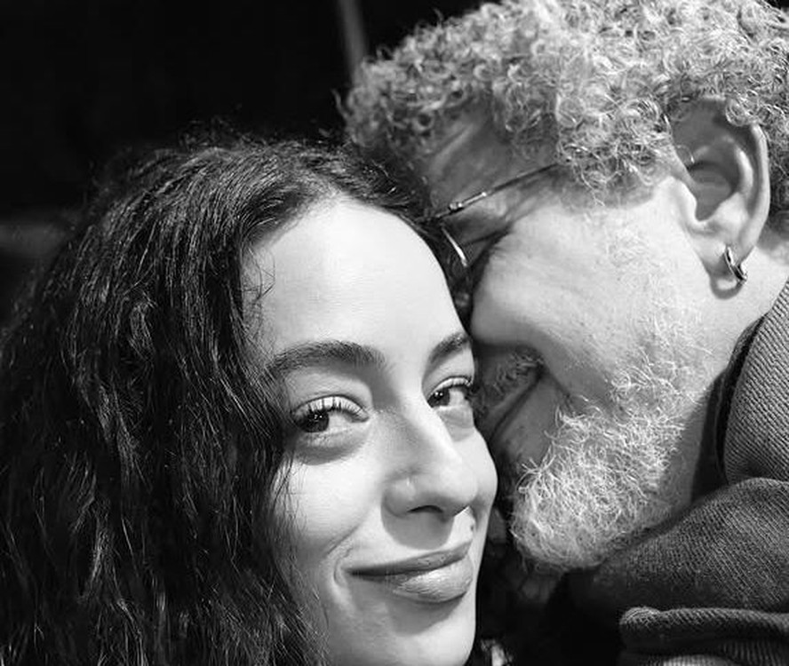 Atriz de 'Ainda estou aqui' e ‘Volta por cima’ vive romance com diretor ...