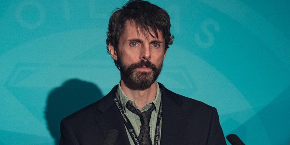 'Dept Q', na Netflix, é ótima trama policial com elenco brilhante