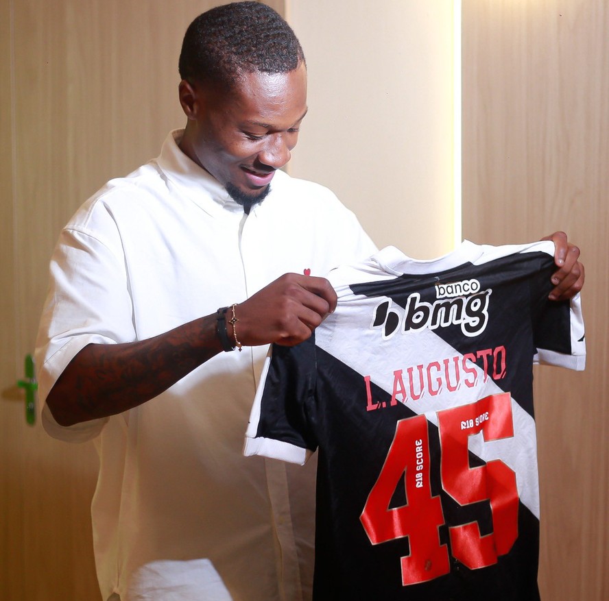 Vasco anuncia a contratação do atacante angolano Loide Augusto