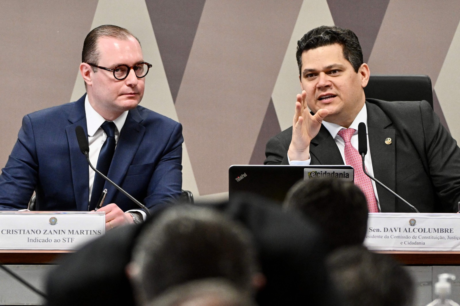 Flávio Bolsonaro elogia Zanin por ser 'garantista' e diz que aprovação ...