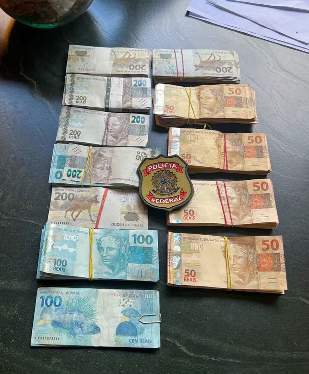 PF apreende carros de luxo, relógios, dinheiro vivo e 30 armas em ...