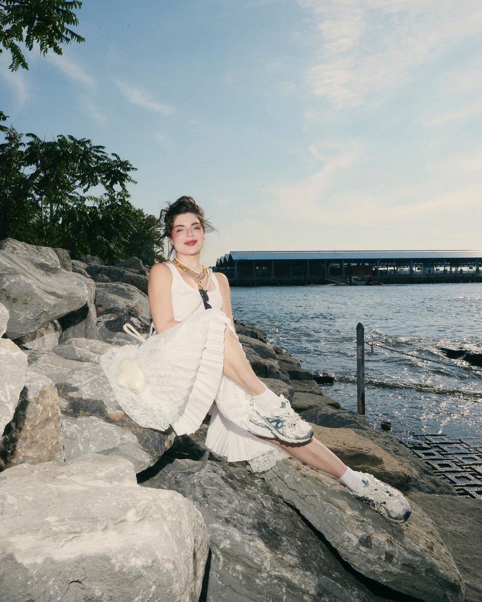 Toda grifada, G-Kay se prepara para conferir os desfiles da Semana de ...