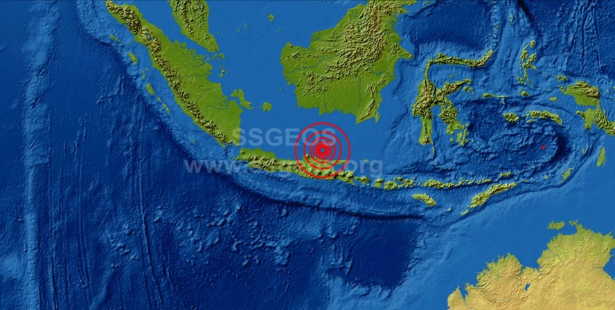 Terremoto de magnitude 7 atinge a ilha de Java, a mais populosa da ...