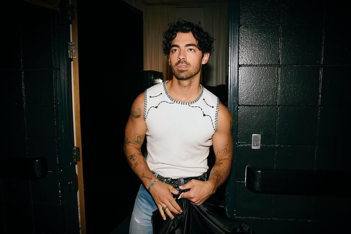 Joe Jonas fala sobre dificuldades de se relacionar durante turnê e ...