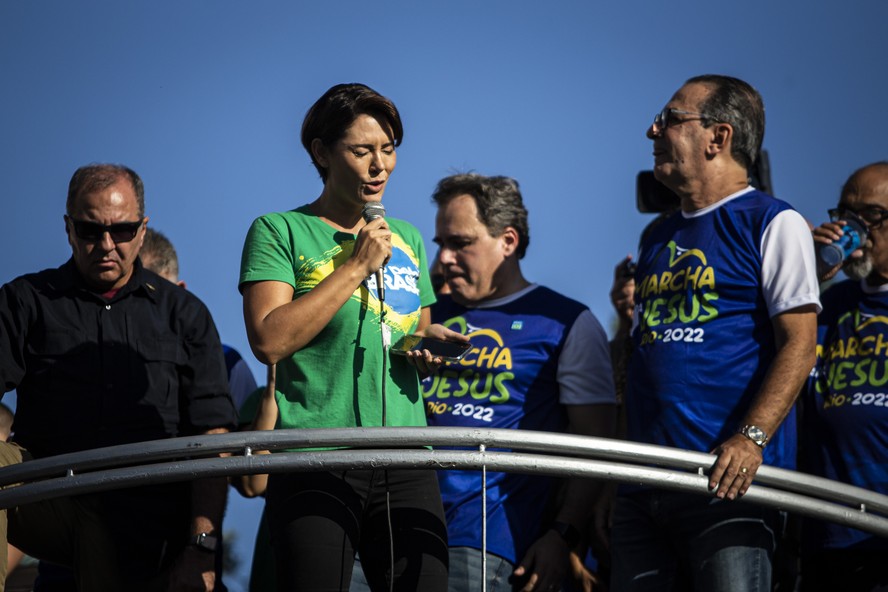Michelle se destaca em evento religioso com Bolsonaro no Rio: 'O Estado ...