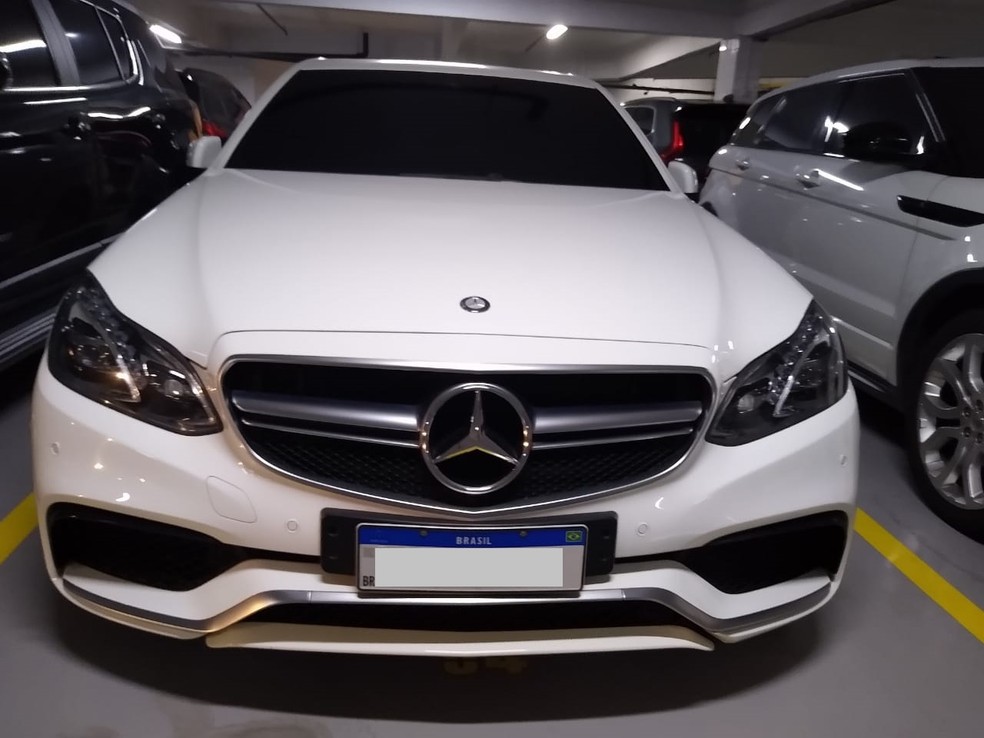 Carros blindados e lanchas de Rogério de Andrade, num total de R$ 42 ...