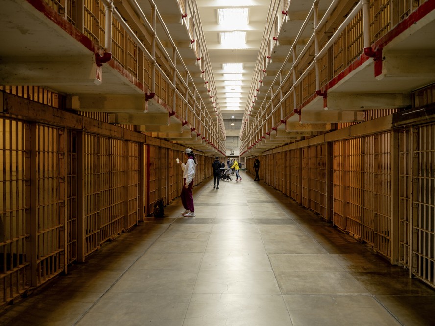 Trump ordena reabertura e modernização da penitenciária de Alcatraz ...