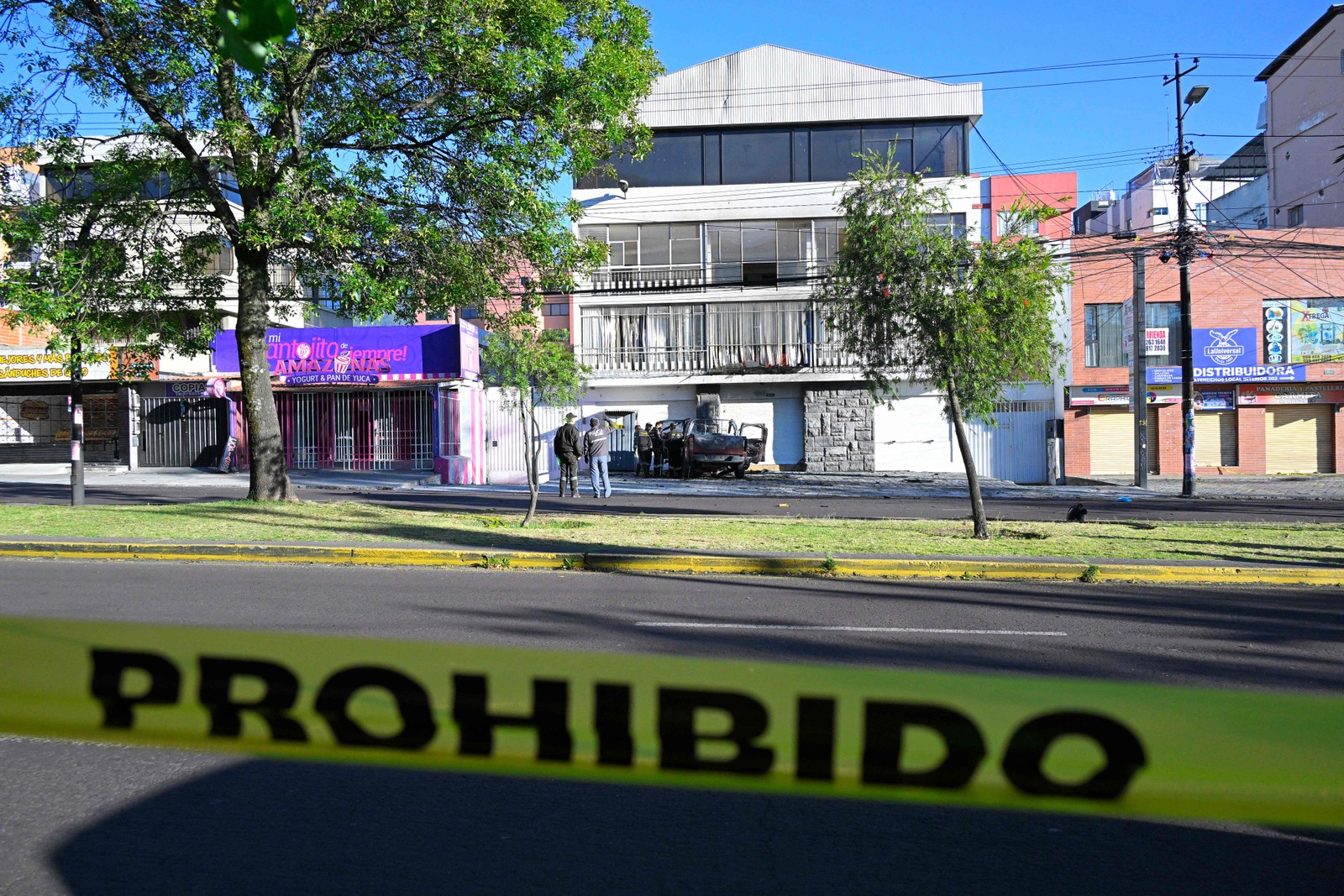 Carros-bomba e ataques com granadas abalam a capital do Equador