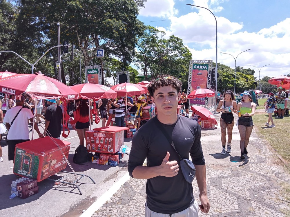 Controles de entrada deixam blocos com 'cara de balada' em São Paulo