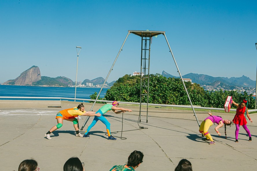 Companhia de circo comemora 12 anos com apresentações e oficinas na ...