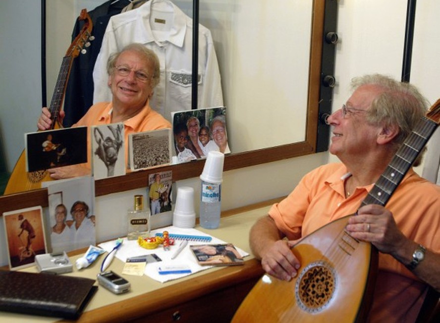 Morre o músico, crítico e humorista Juca Chaves, aos 84 anos, em Salvador