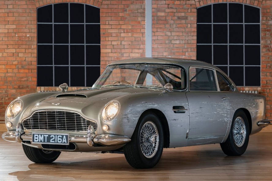 Leilão com carros de James Bond arrecada R$ 35 milhões. Réplica do Aston Martin DB5 sai por R ...