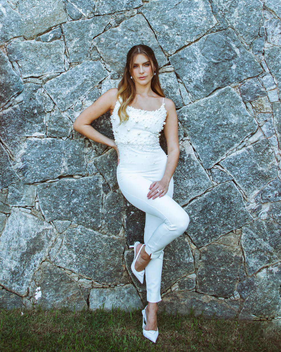 Isabella Santoni troca vestido de noiva por look ousado para casamento ...