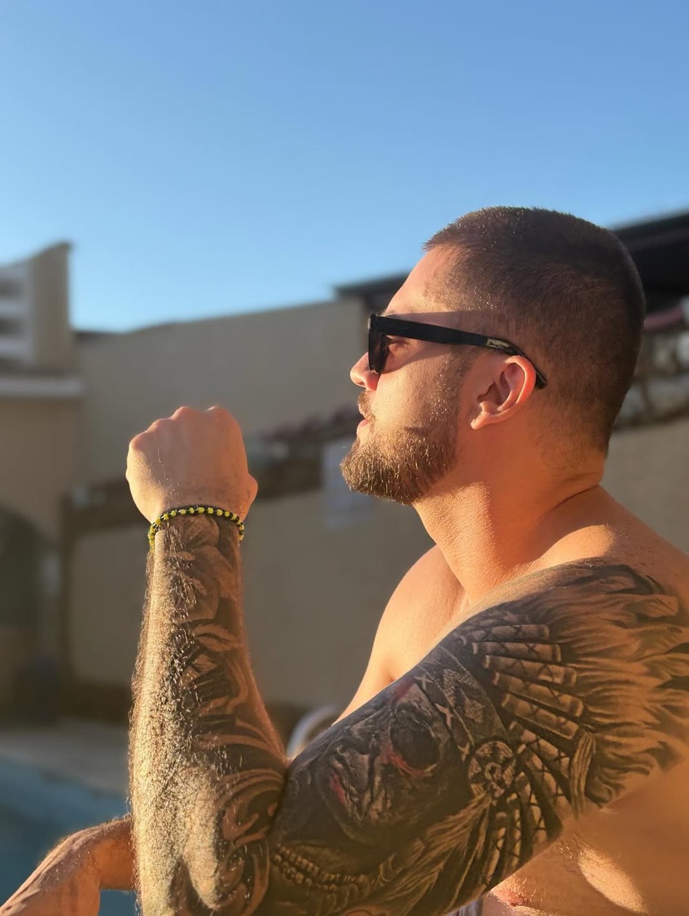 Após críticas, Rodrigo Godoy responde seguidores e restringe ...