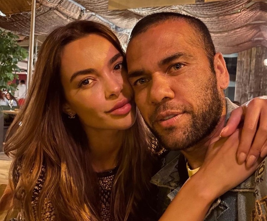Mulher de Daniel Alves deleta conta no Instagram após Justiça conceder ...