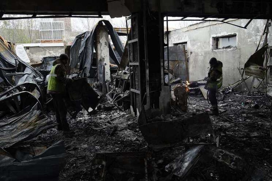 Vídeo: Incêndio em cafeteria na Rússia deixa pelo menos 13 mortos