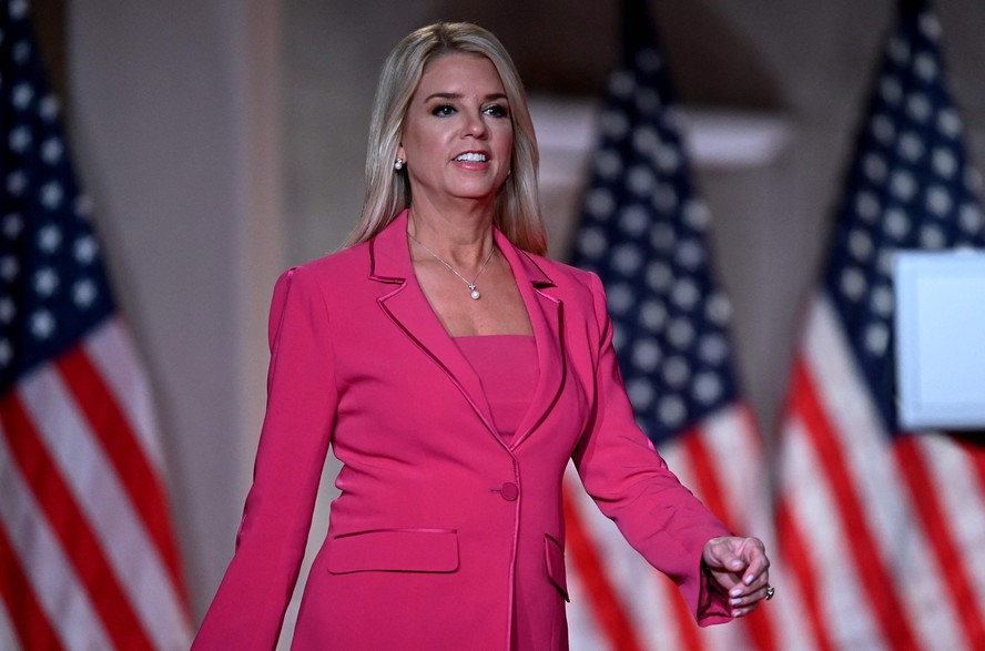 Quem é Pam Bondi, lobista indicada por Trump para chefiar Departamento ...
