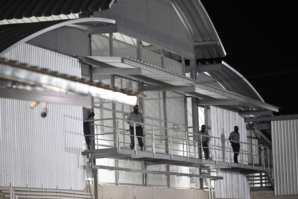 Como é por dentro a maior prisão das Américas, recém-inaugurada em El ...