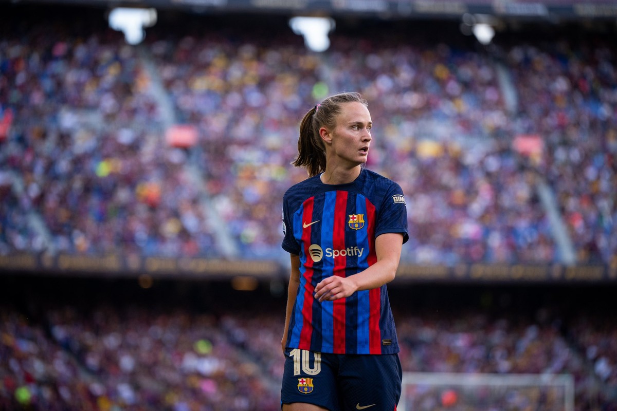 Com 72 mil presentes, Barcelona elimina Chelsea e chega à terceira ...