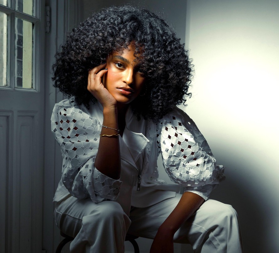 Conheça Lívia Silva, atriz que fará o papel de Teca em 'Renascer'