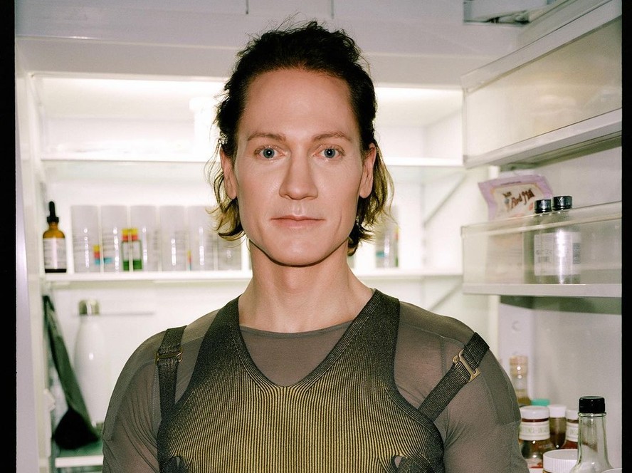 Milionário que pretende voltar a ter 18 anos diz planejar criar nação ...