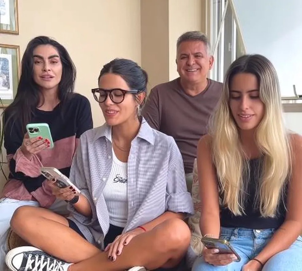 Cleo fala sobre a carreira de atriz e cantora, da família e do casamento