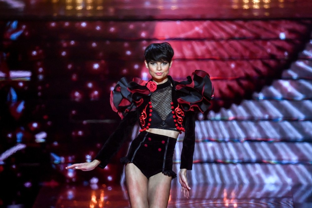 Miss França 2024: conheça Eve Gilles, modelo 'andrógina' que fez ...