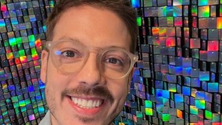 Flávia Oliveira prestigia peça do jornalista Carlos Jardim