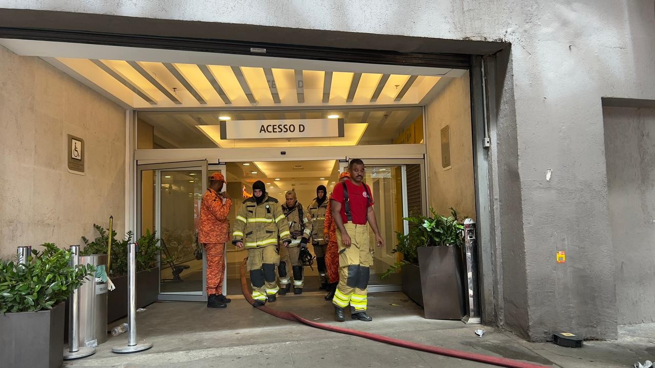Imagens mostram demora de evacuação e o combate ao incêndio no shopping ...